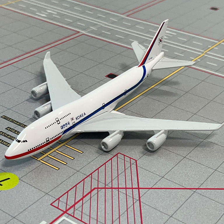 Airplane Model Metal Die-cast 1:400 16cm – PU AIR KOREA